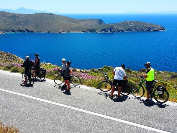 Cycling travel guide