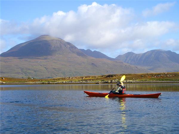 Learn to kayak in the Scottish Highlands | Responsible Travel