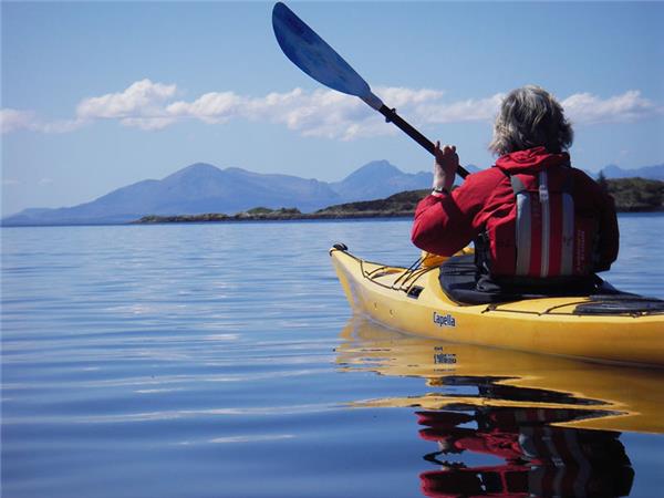 Learn to kayak in the Scottish Highlands | Responsible Travel