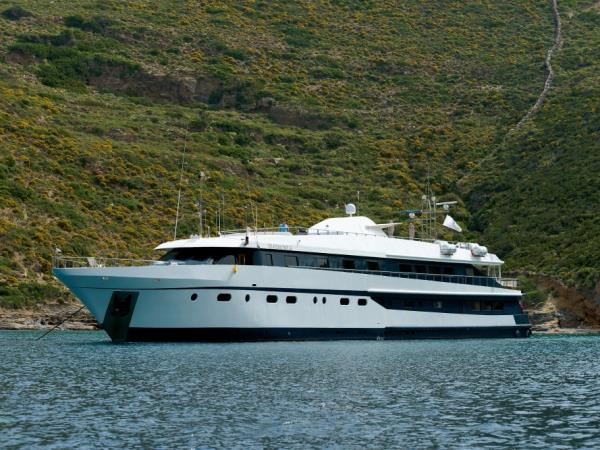 Small ship cruising holidays in Greece. Tours & holidays in 2019 & 2020